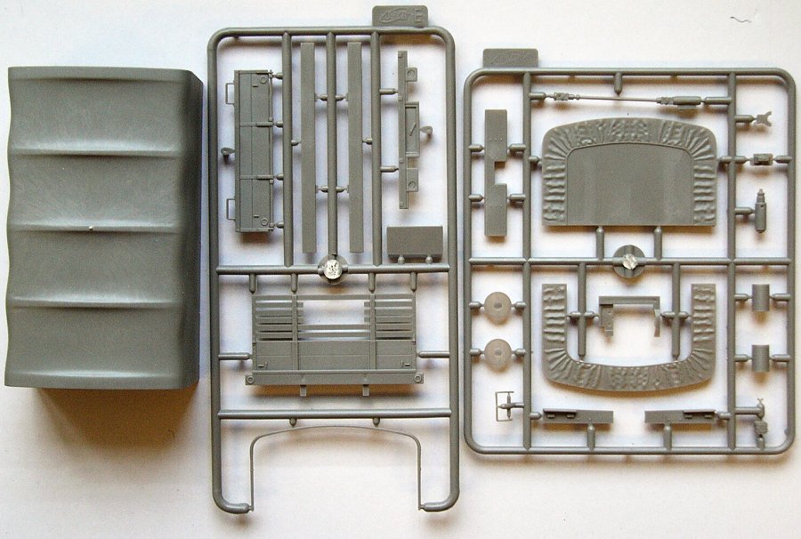 MODELIMEX Online Shop | 1/35 Studebaker US6 U4 w/ Soviet Medical ...