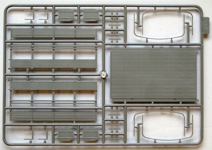 MODELIMEX Online Shop | 1/35 Studebaker US6 U4 w/ Soviet Medical ...