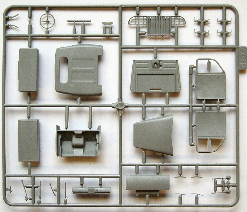 MODELIMEX Online Shop | 1/35 Studebaker US6 U4 w/ Soviet Medical ...
